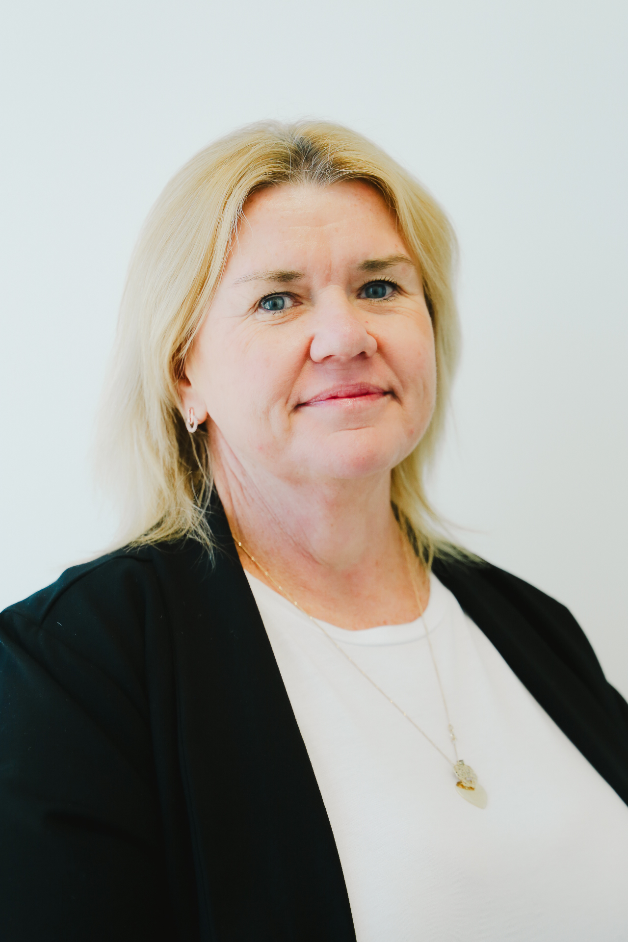 "Few-shot network intrusion detection method based on multi-domain ...